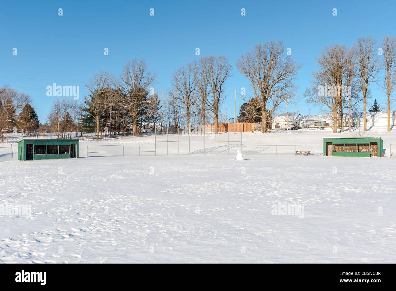 Empty snow ball hi-res stock photography and images - Alamy