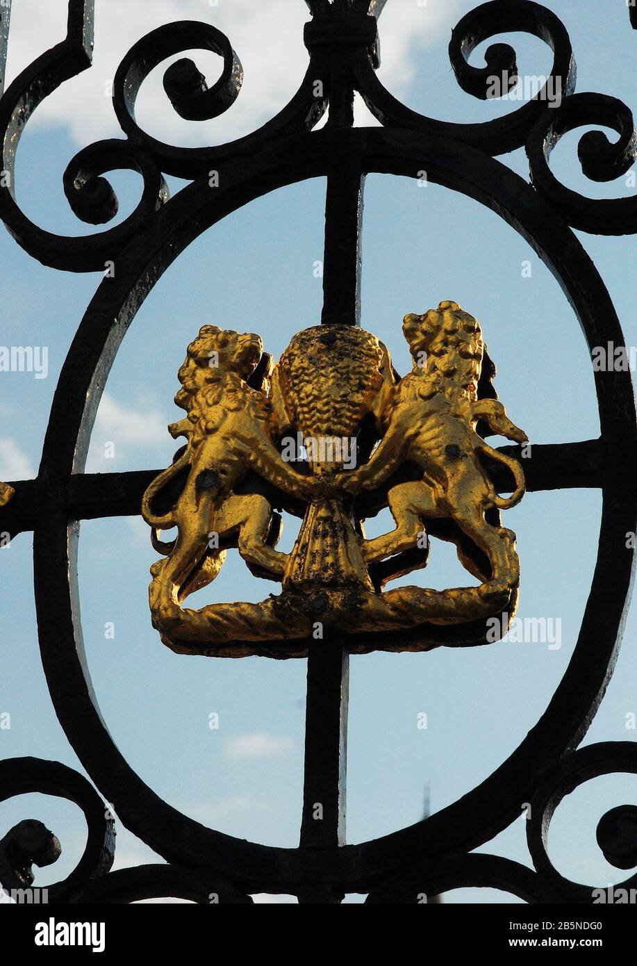 Cecil family Crest on Burghley House entrance gates Stock Photo - Alamy