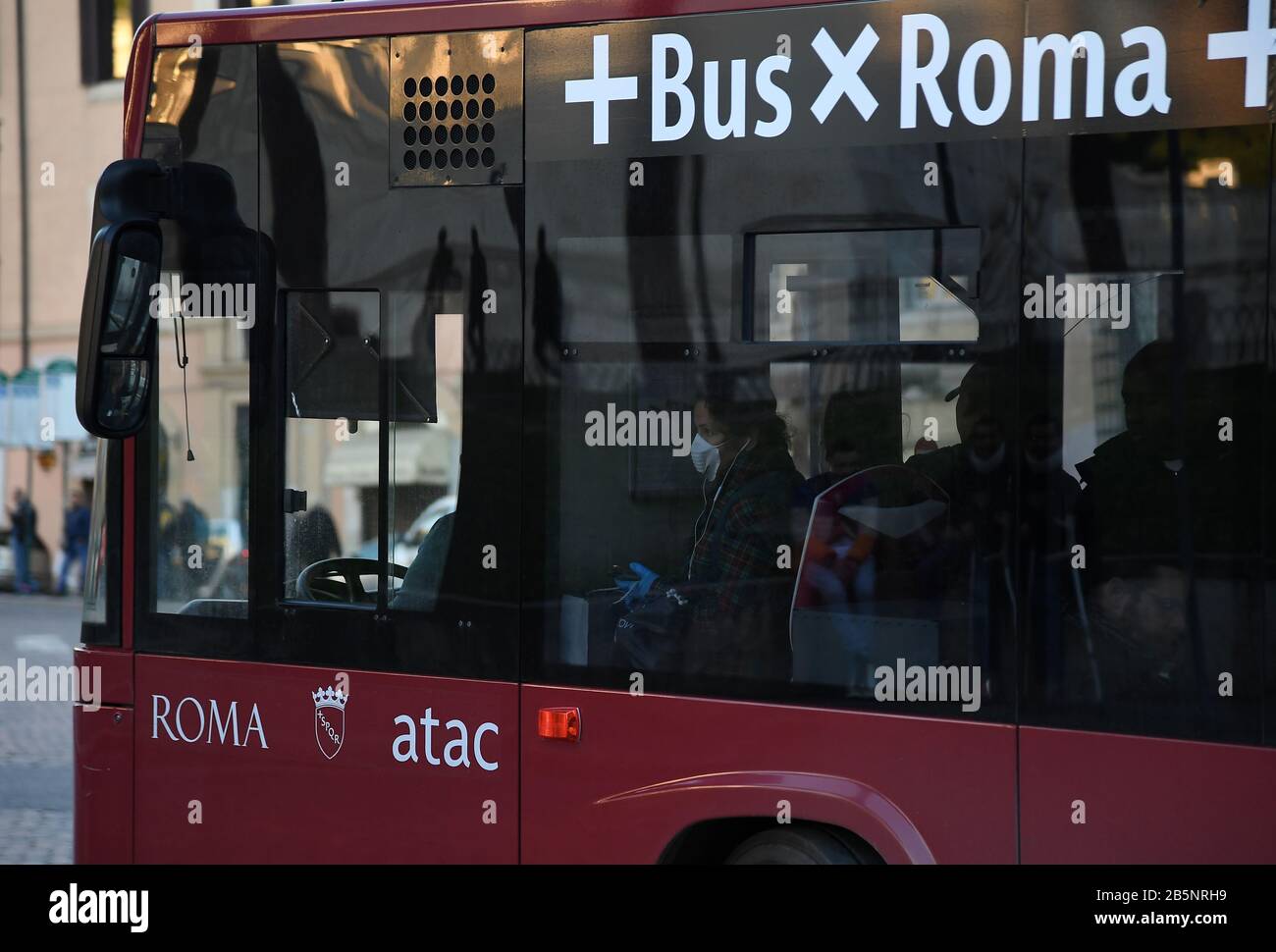 387 bus hi-res stock photography and images - Alamy