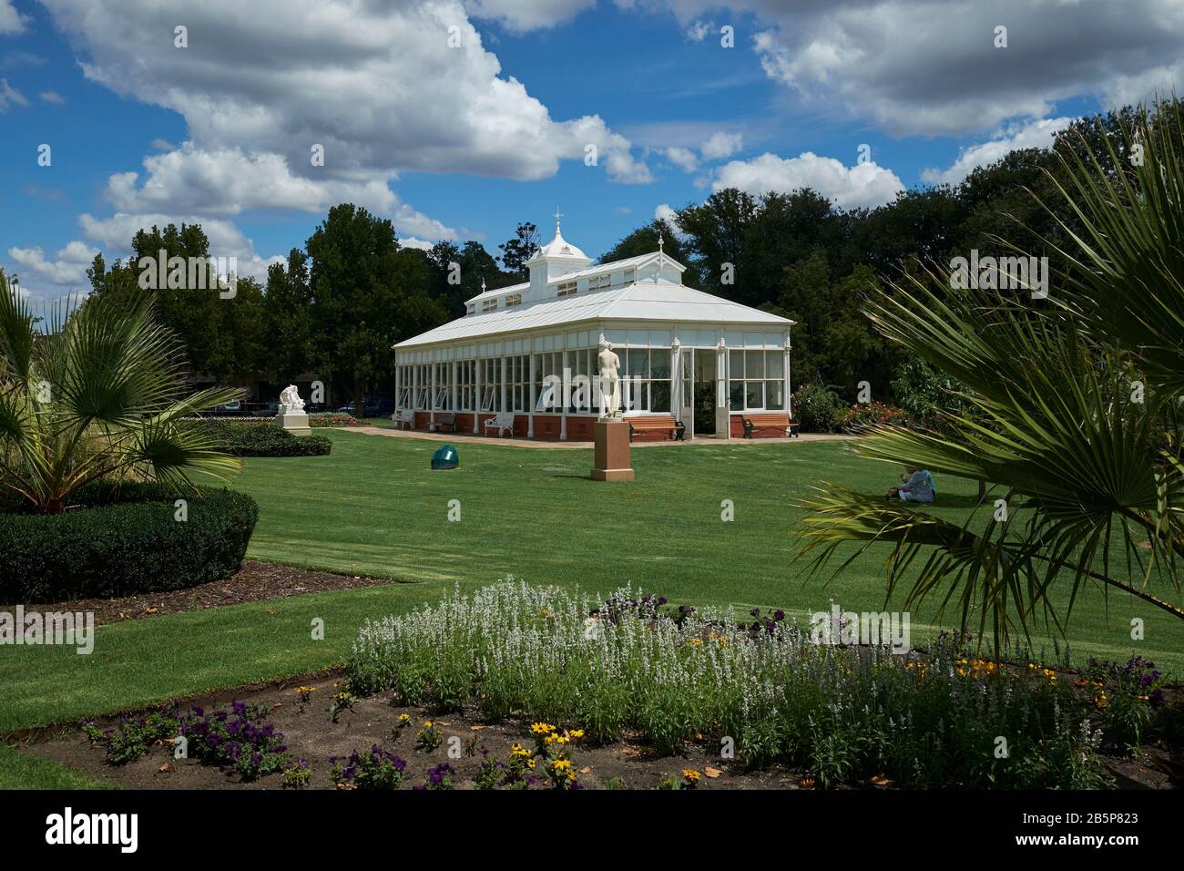 Traditional conservatory hi-res stock photography and images - Alamy