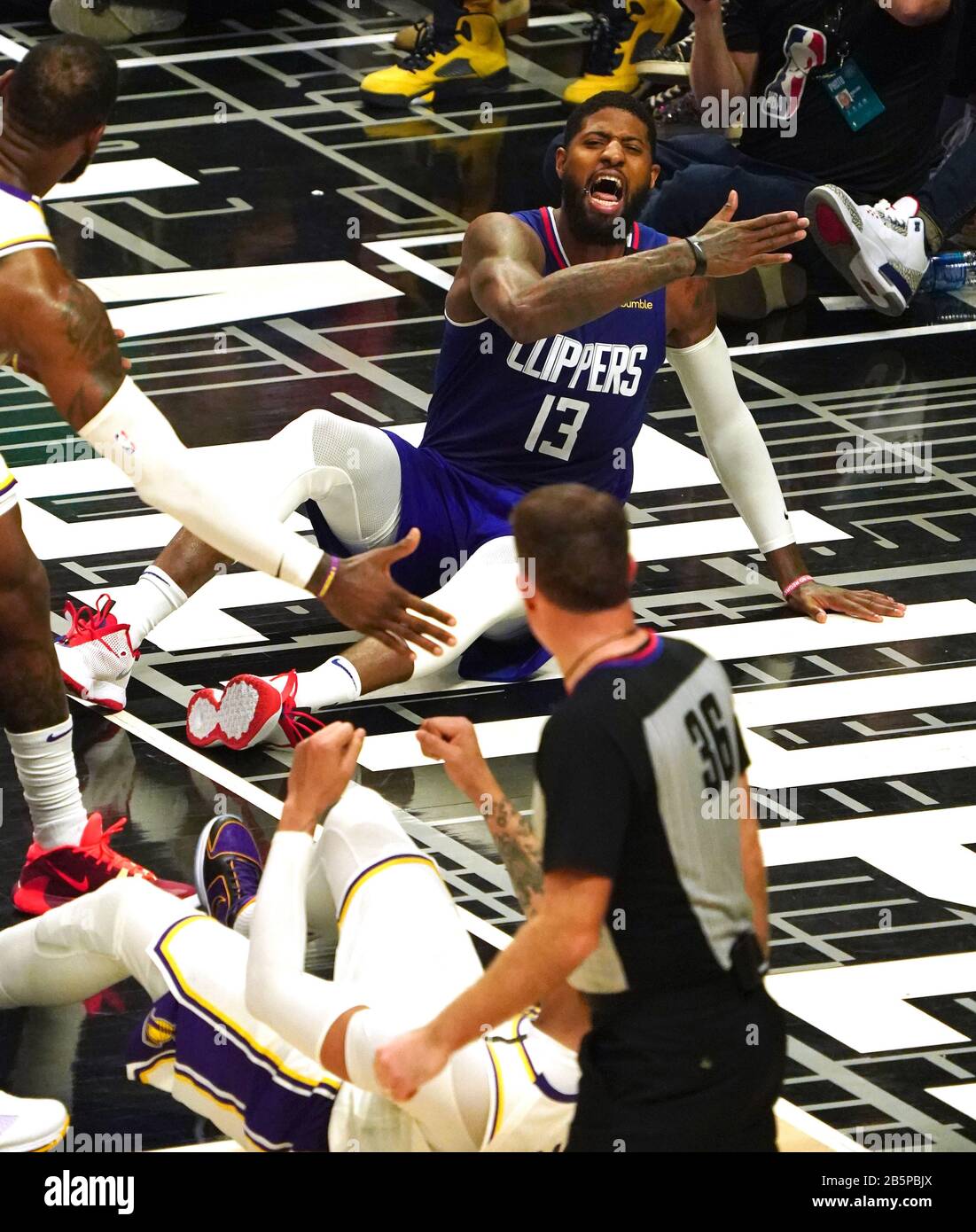 Nba referee hi-res stock photography and images - Alamy