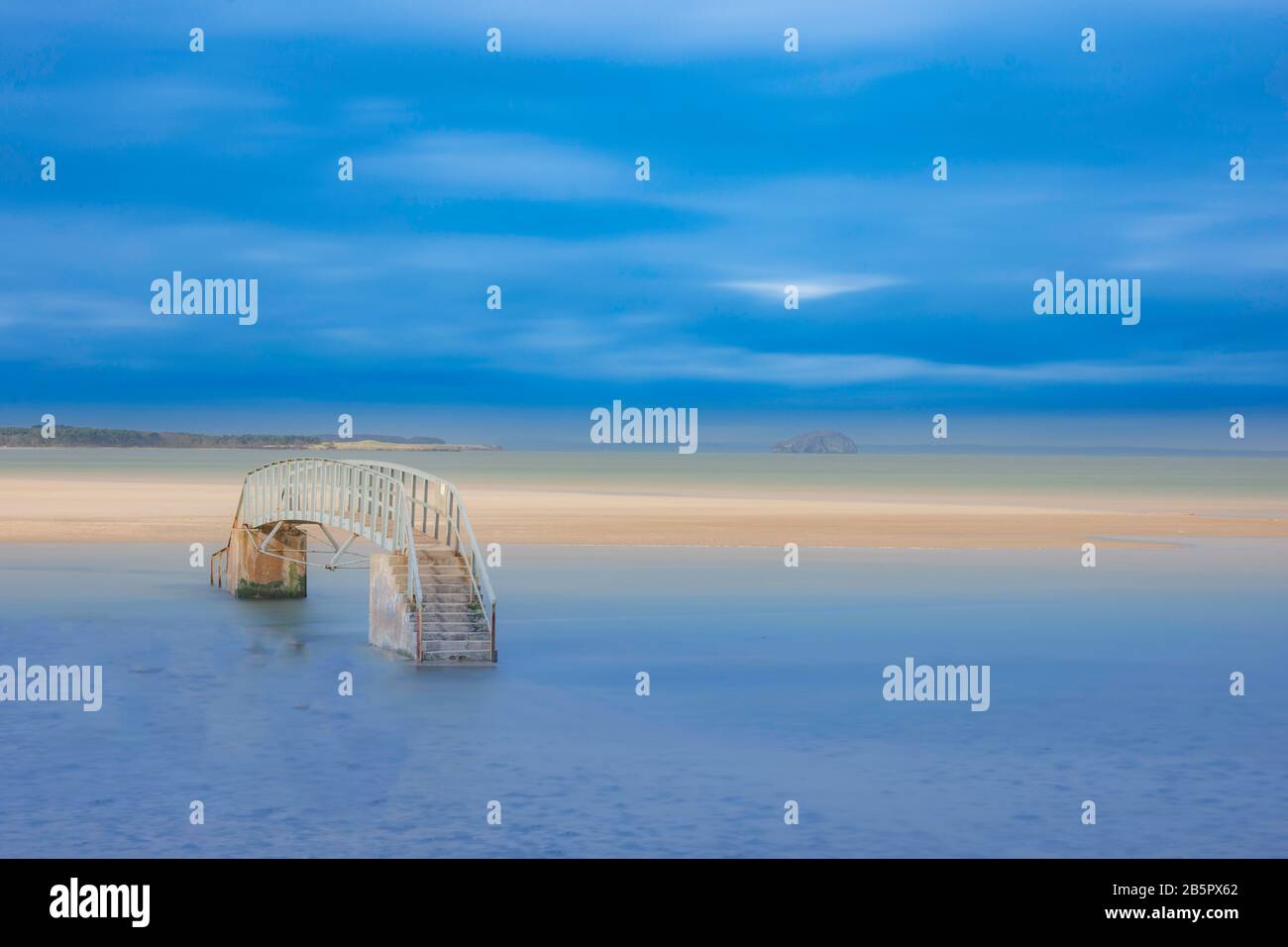 Scotlands firth of forth hi-res stock photography and images - Alamy