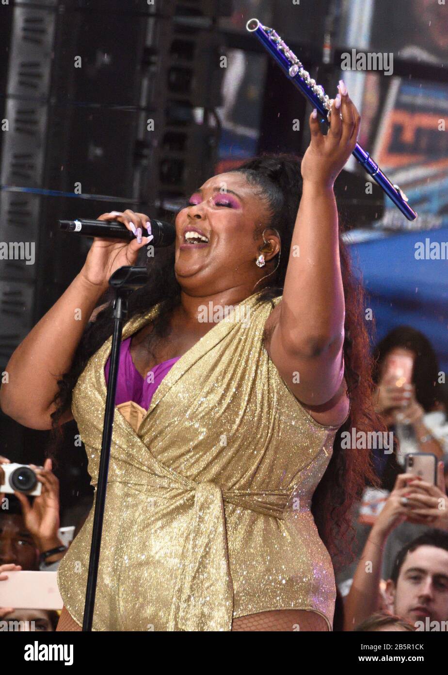 Lizzo singer 2019 hi-res stock photography and images - Alamy