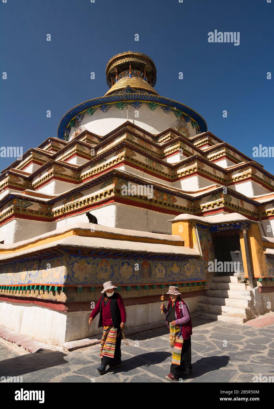 Pilgrimage and prayer around the giant stupa of the Kumbum, Gyantse ...