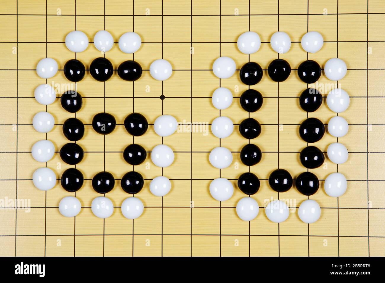 the game of go Stock Photo - Alamy