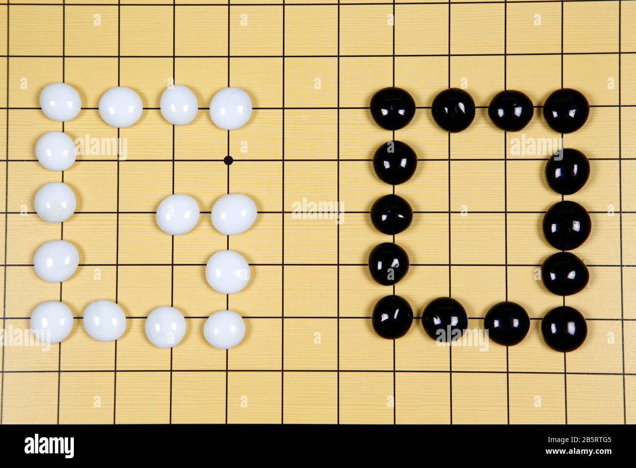 the game of go Stock Photo - Alamy