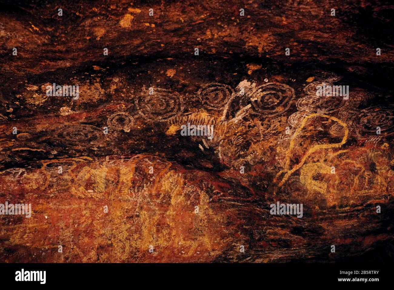 Rock art paintings at Mutitjulu Waterhole, Kulpi Mutitjulu Anangu ...