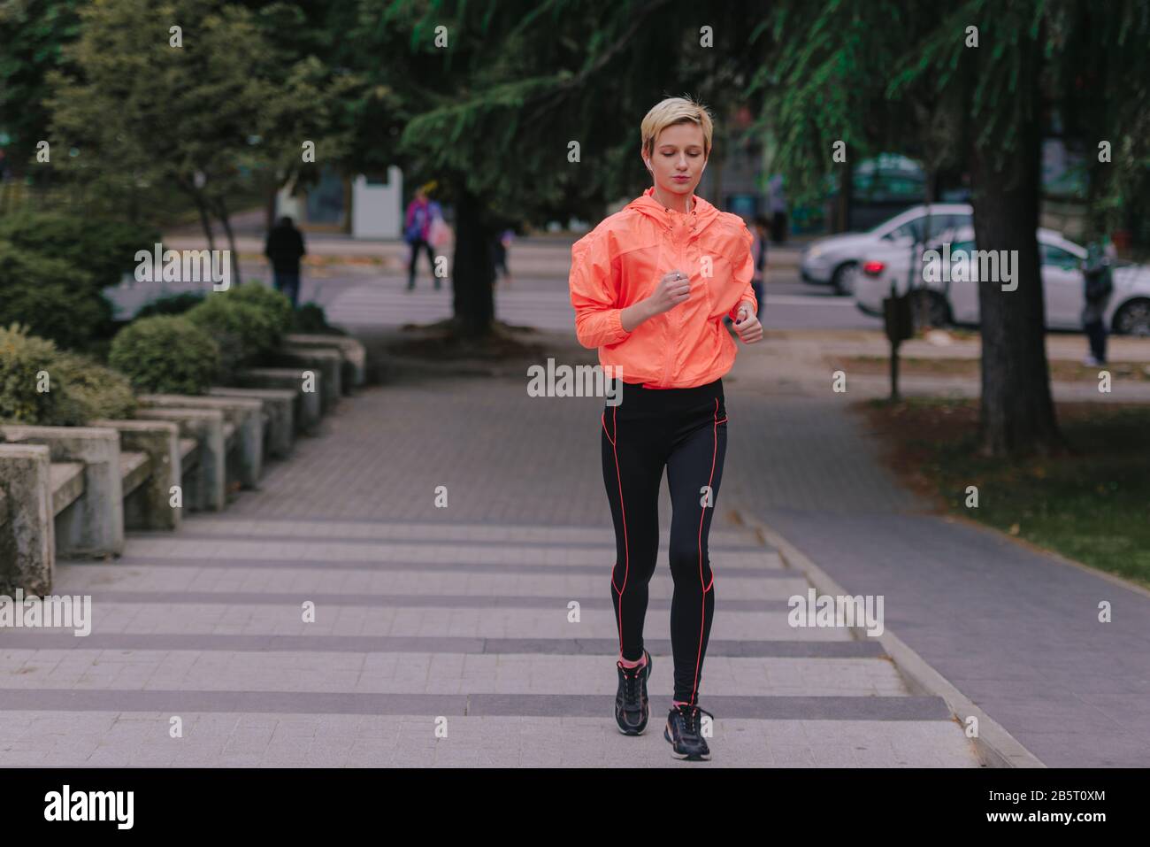 Healthy lifestyle athlete dressed in training clothes exercising Stock ...