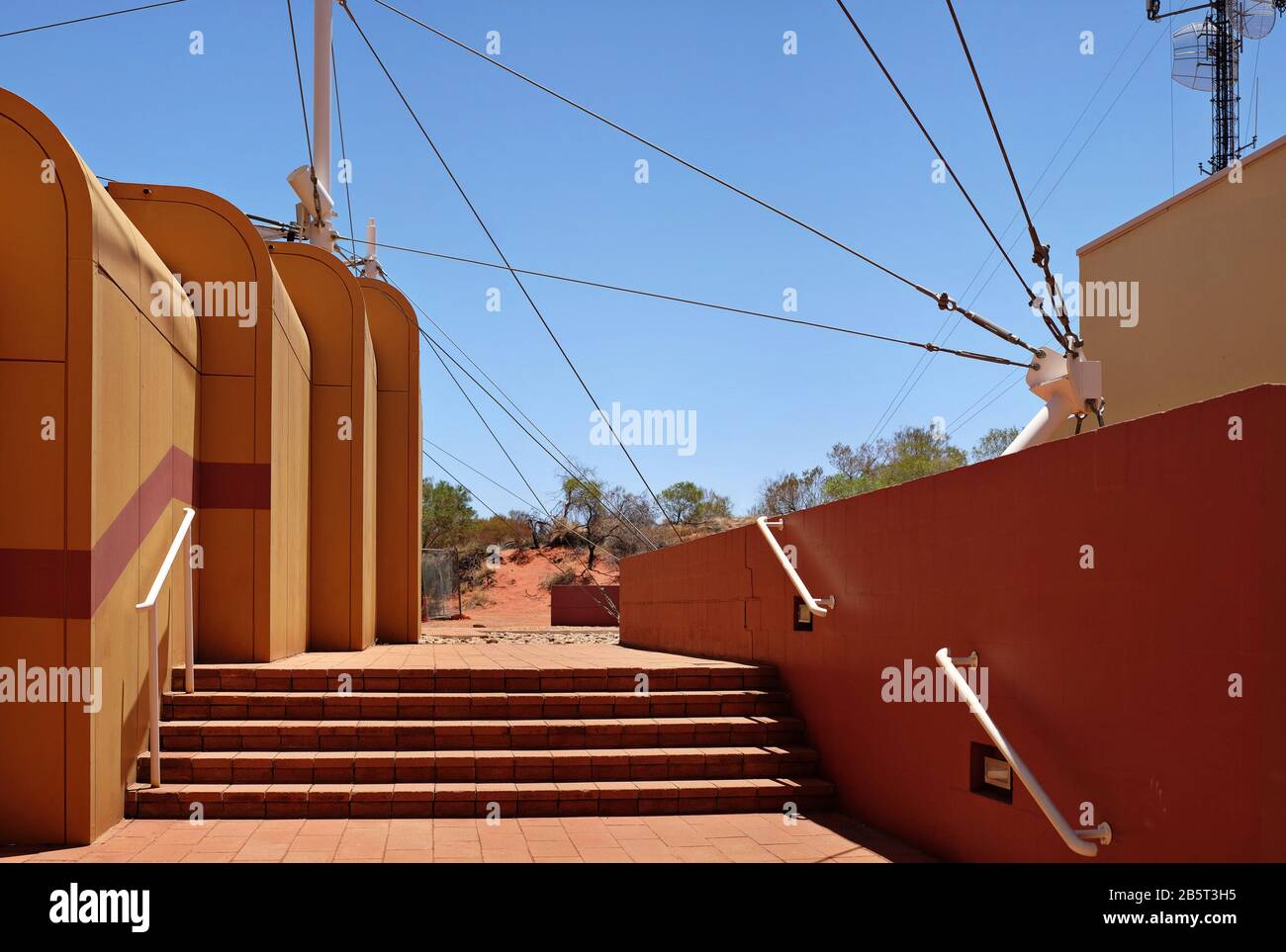 Yulara ayers rock resort ayers rock hi-res stock photography and images ...