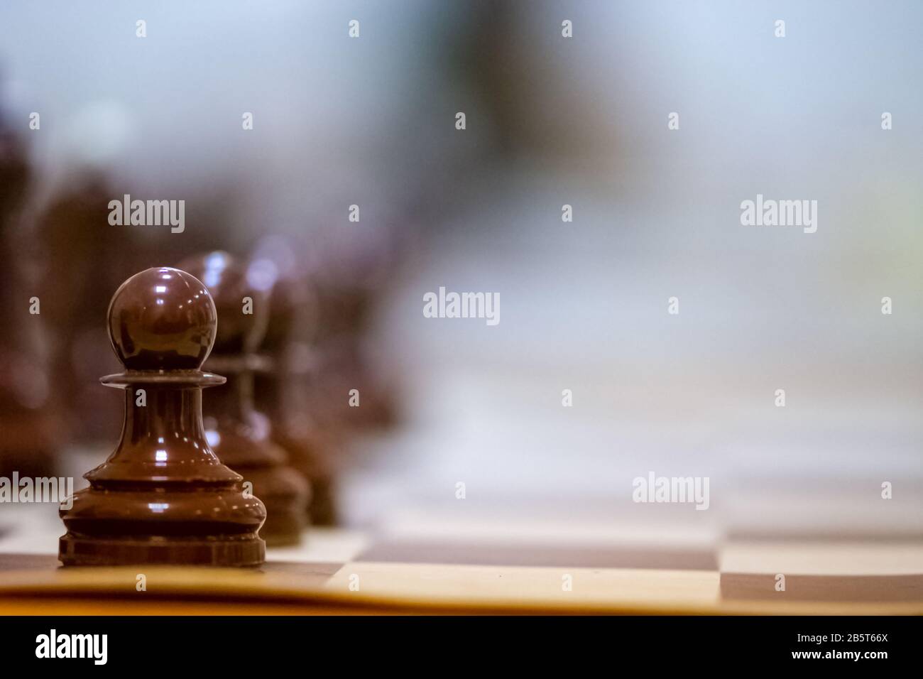 Chess pieces one side of board hi-res stock photography and images - Alamy