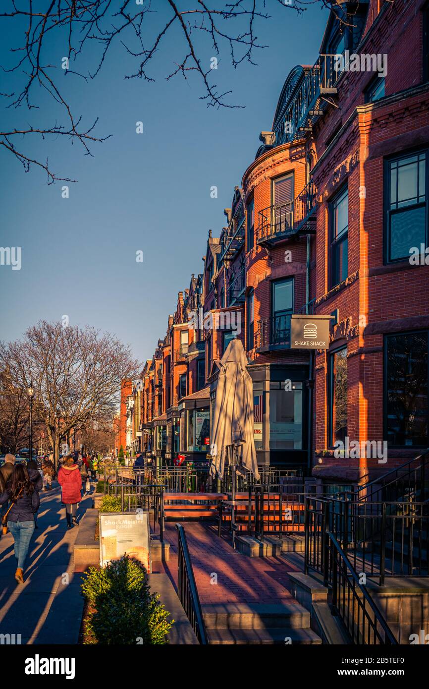 Cafe newbury street boston hi-res stock photography and images - Alamy
