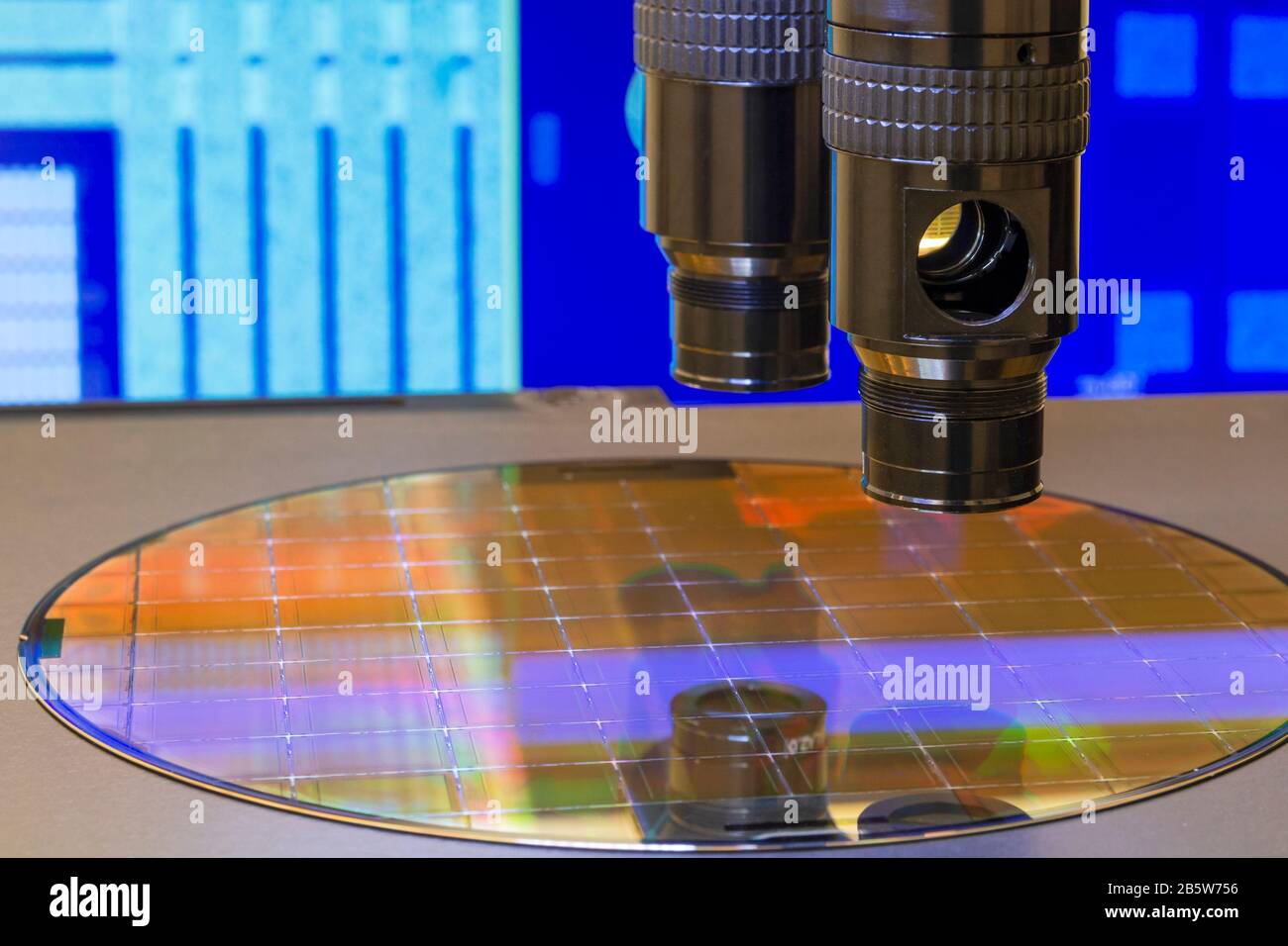 Wafer chip microscope hi-res stock photography and images - Alamy