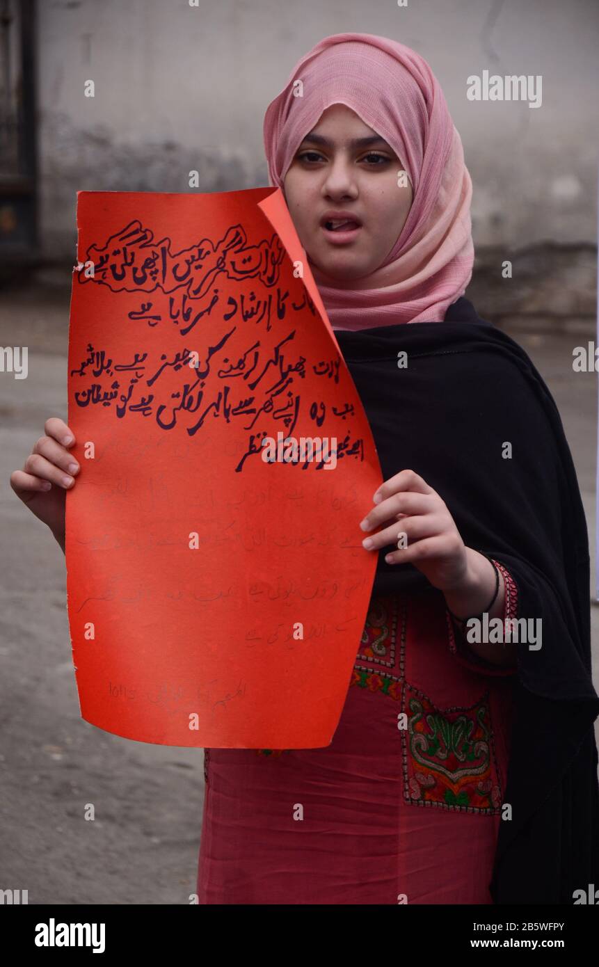 Burqa in pakistan hi-res stock photography and images - Alamy