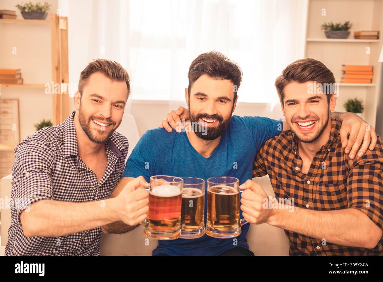Three laughing guys hi-res stock photography and images - Alamy