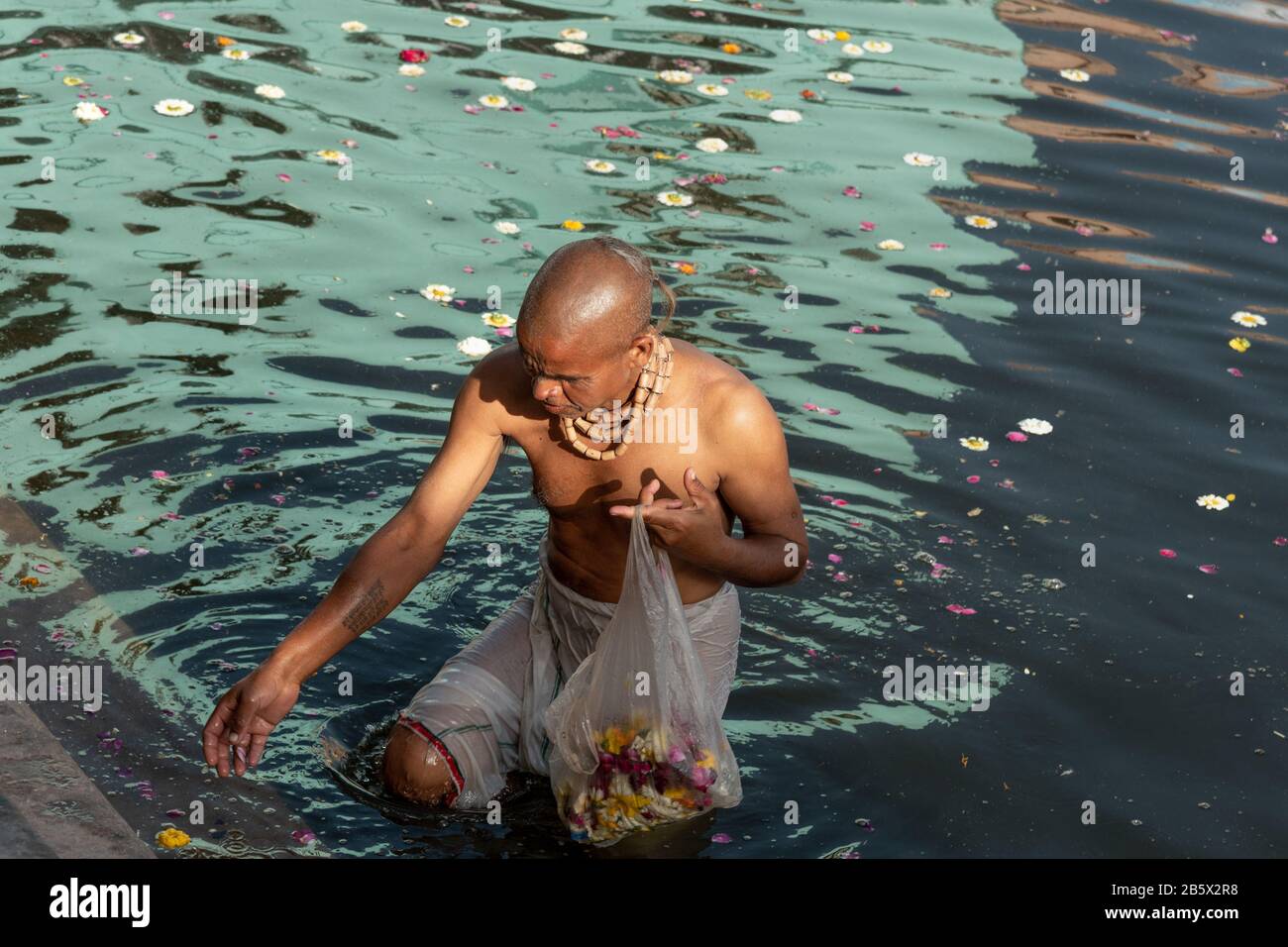 Radha kund hi-res stock photography and images - Alamy