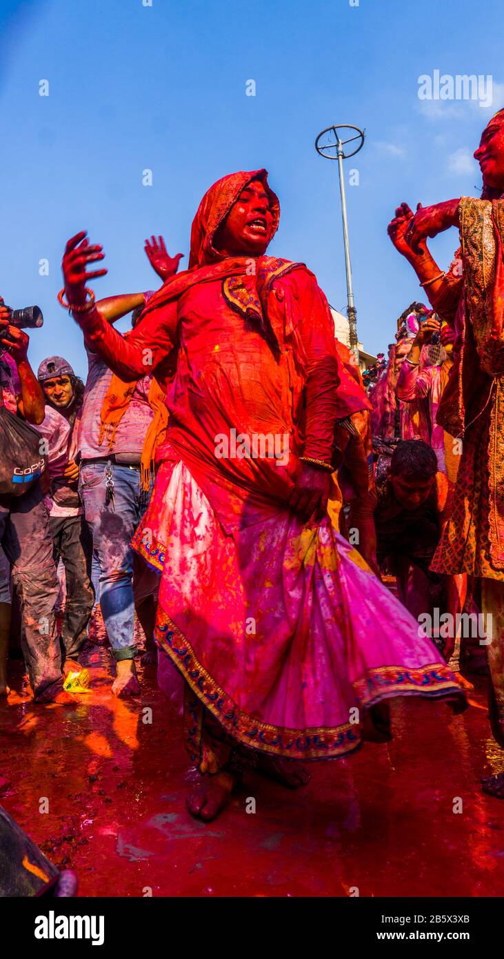 transgender holi in Mathura holi festival. People dancing and playing ...
