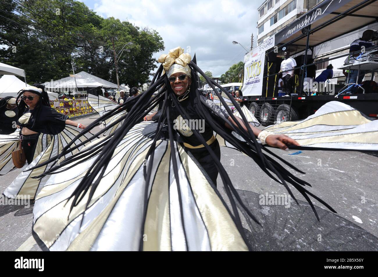 Peter minshall carnival band hi-res stock photography and images - Alamy