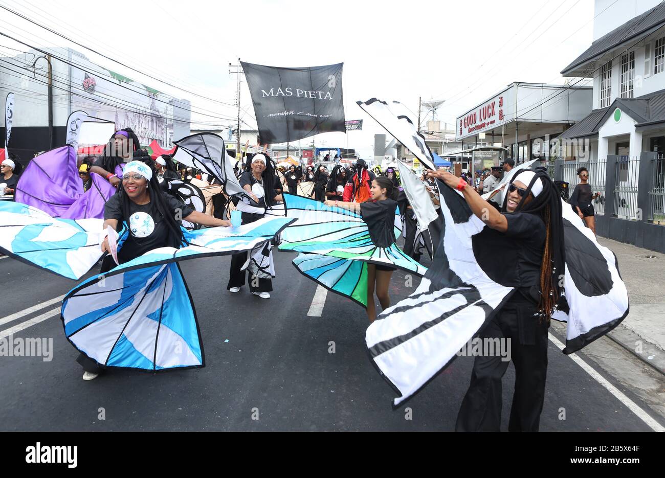Peter minshall carnival band hi-res stock photography and images - Alamy