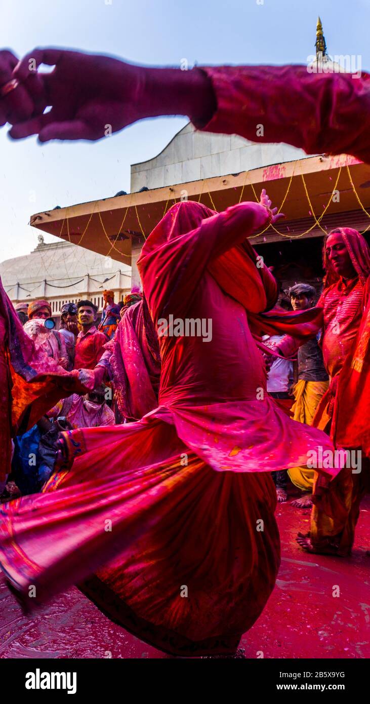 transgender holi in Mathura holi festival. People dancing and playing ...