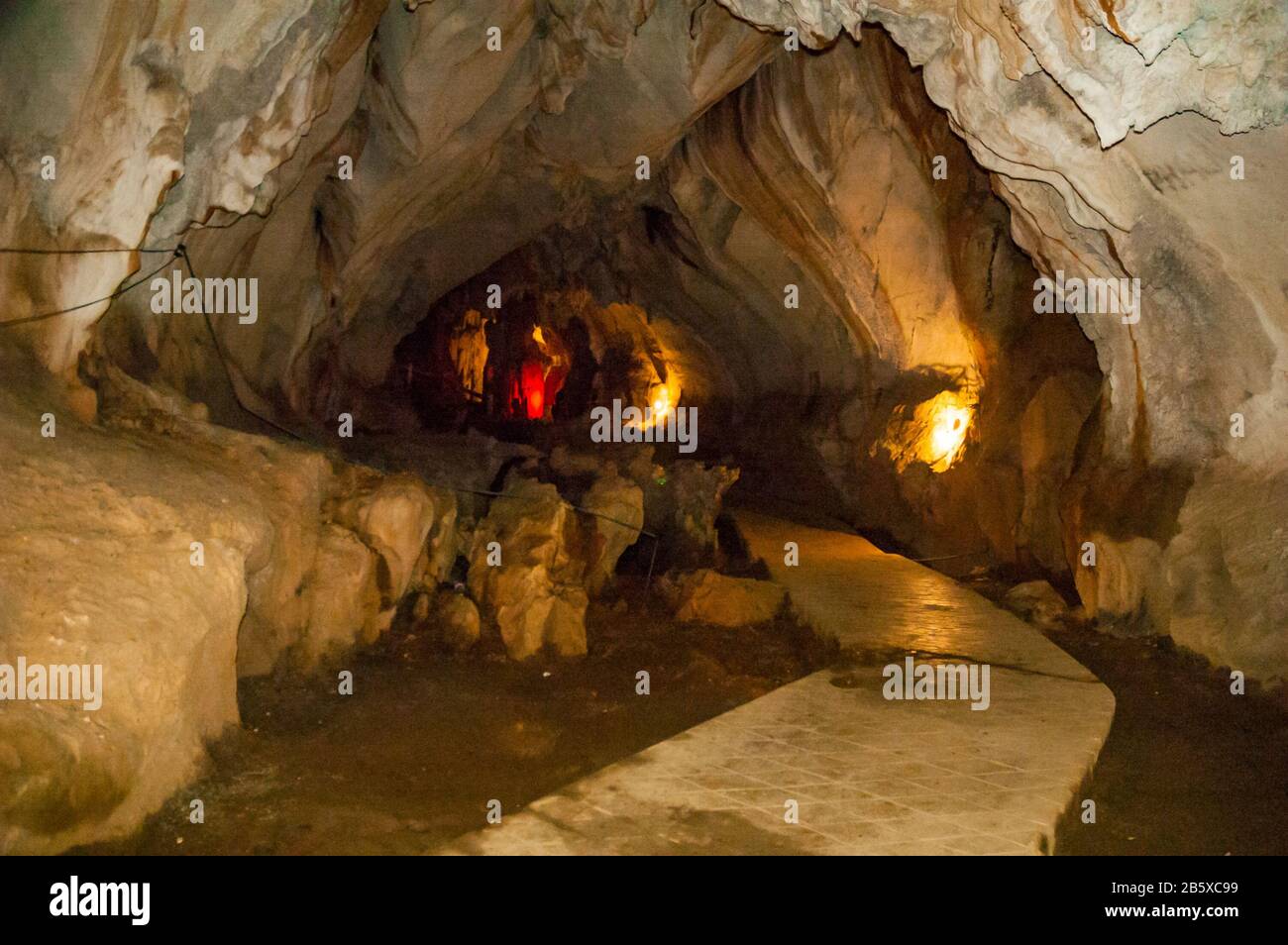 Caves in hillside hi-res stock photography and images - Alamy