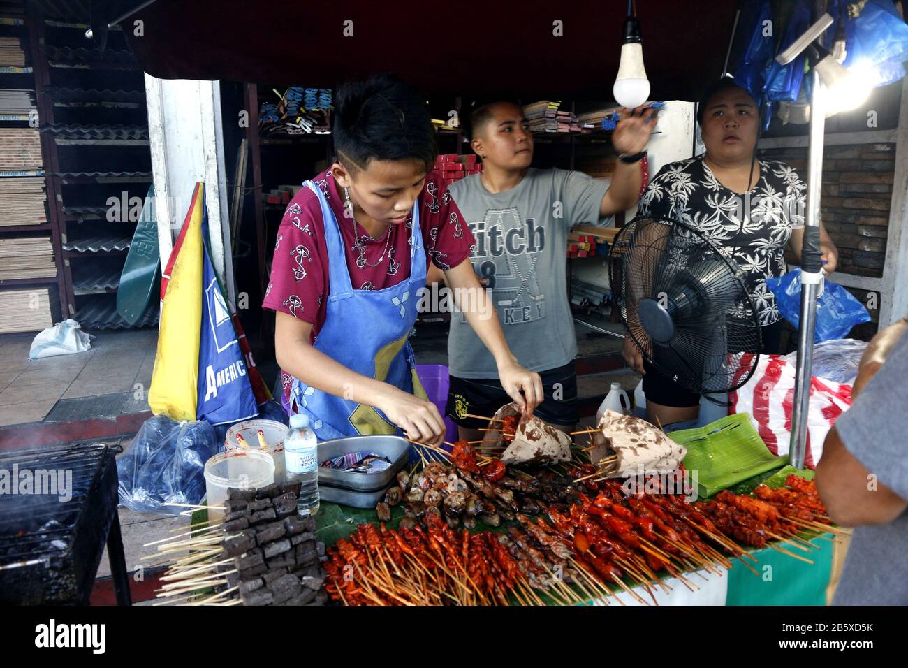 Philippines food barbecue chicken hi-res stock photography and images ...