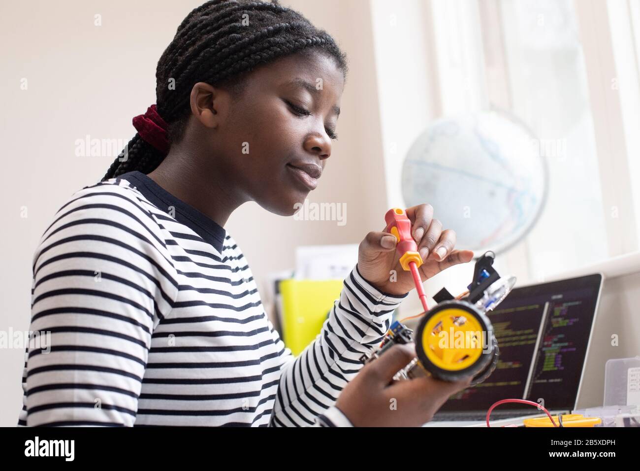 Secondary science lesson hi-res stock photography and images - Alamy