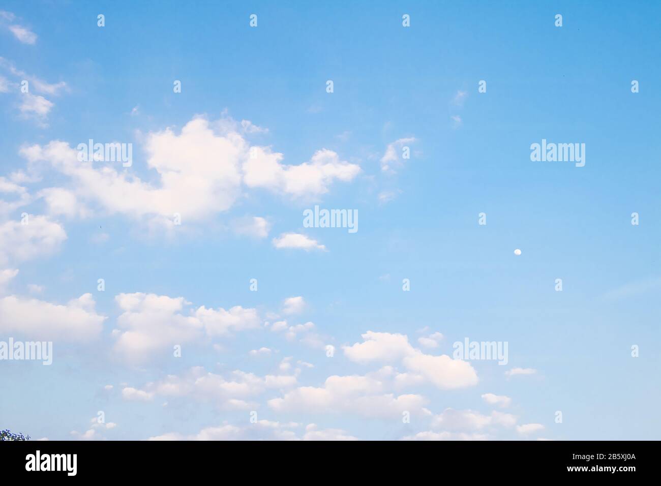 Blue sky at dusk. Sky background Stock Photo - Alamy