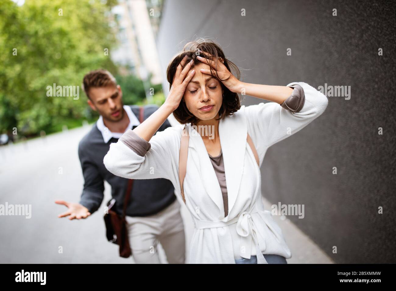 Couple arguing outdoor hi-res stock photography and images - Alamy