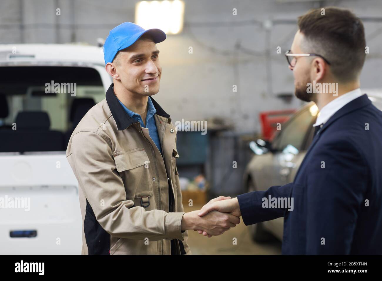 Car repair agreement hi-res stock photography and images - Alamy