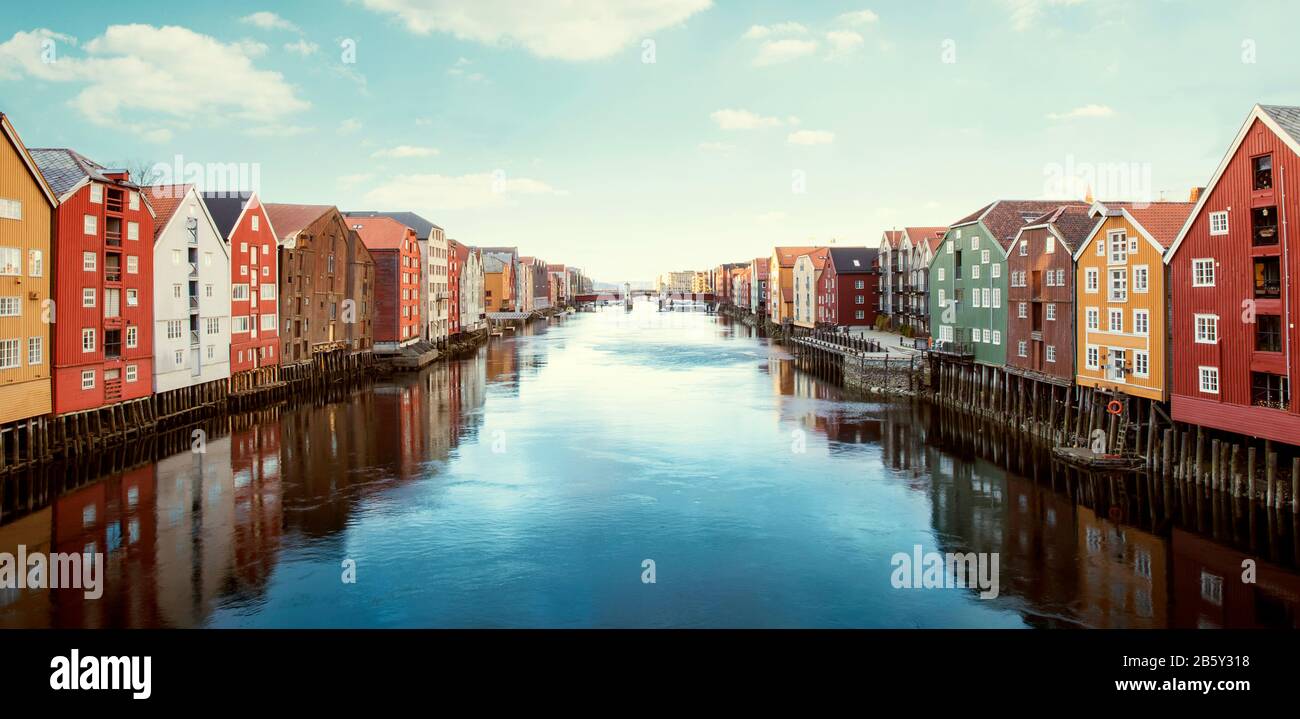 Norway wooden houses nordic hi-res stock photography and images - Alamy