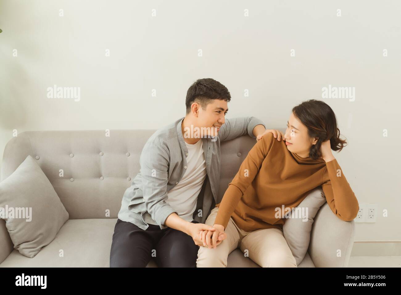 Sad man and woman hug hi-res stock photography and images - Alamy