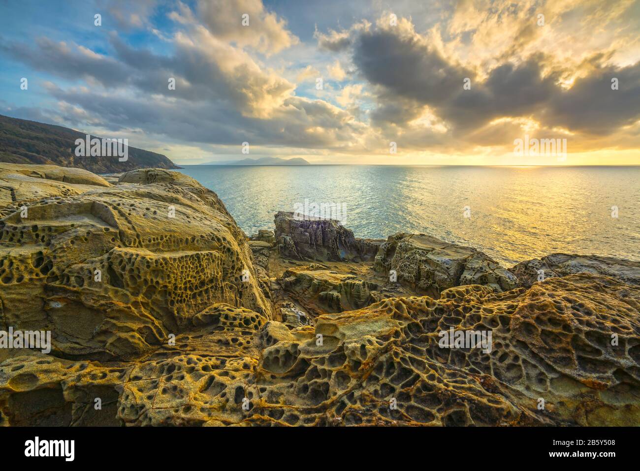 Sedimentary rocks italy hi-res stock photography and images - Alamy