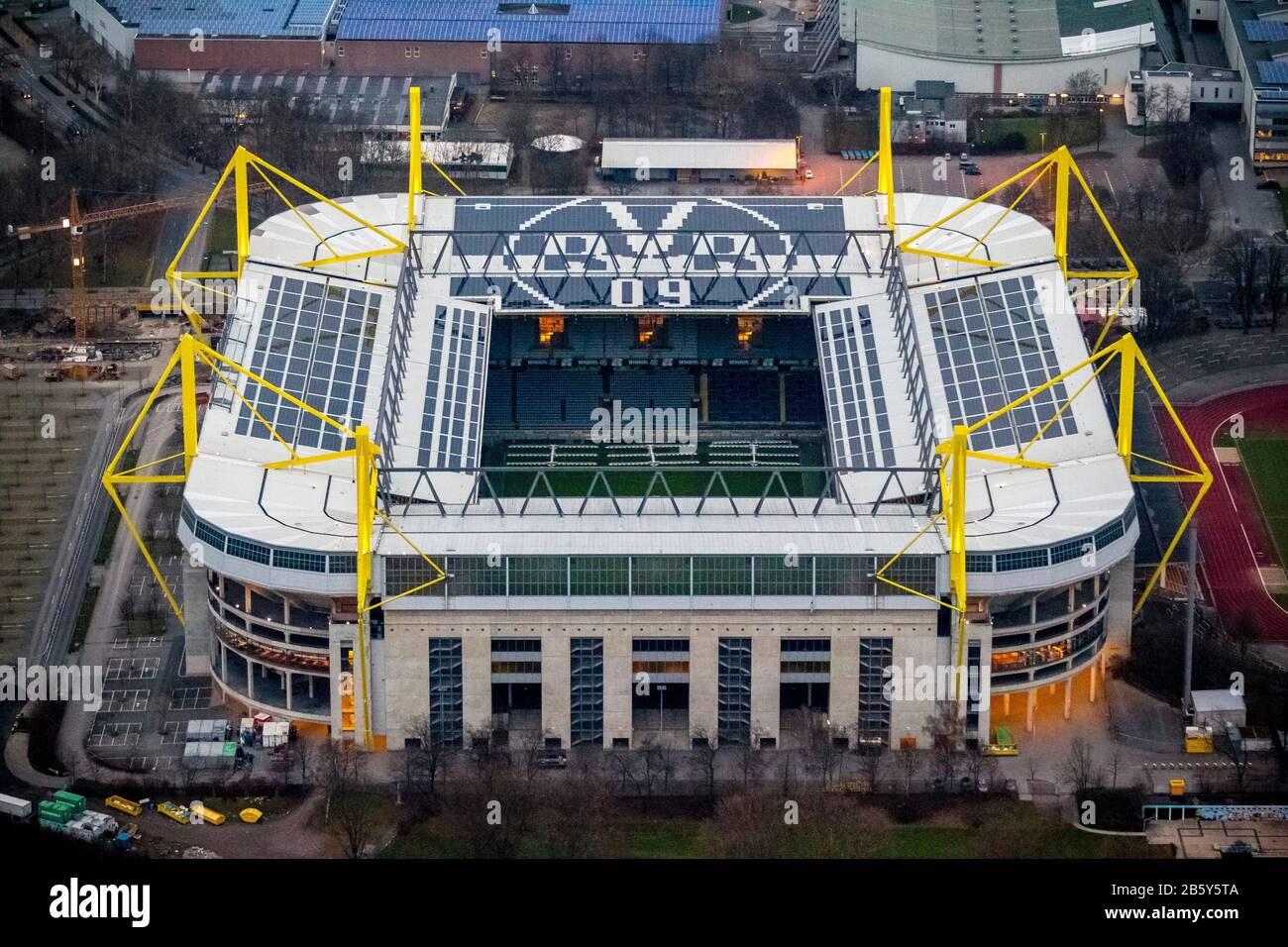Dortmund, Deutschland. 17th Dec, 2013. firo: football, soccer, 17.12. ...