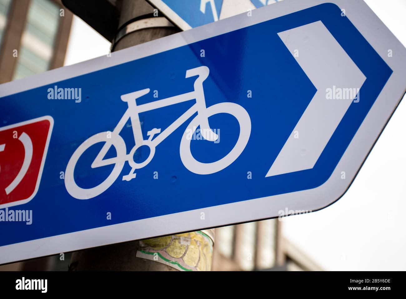 Glasgow bike lane hi-res stock photography and images - Alamy