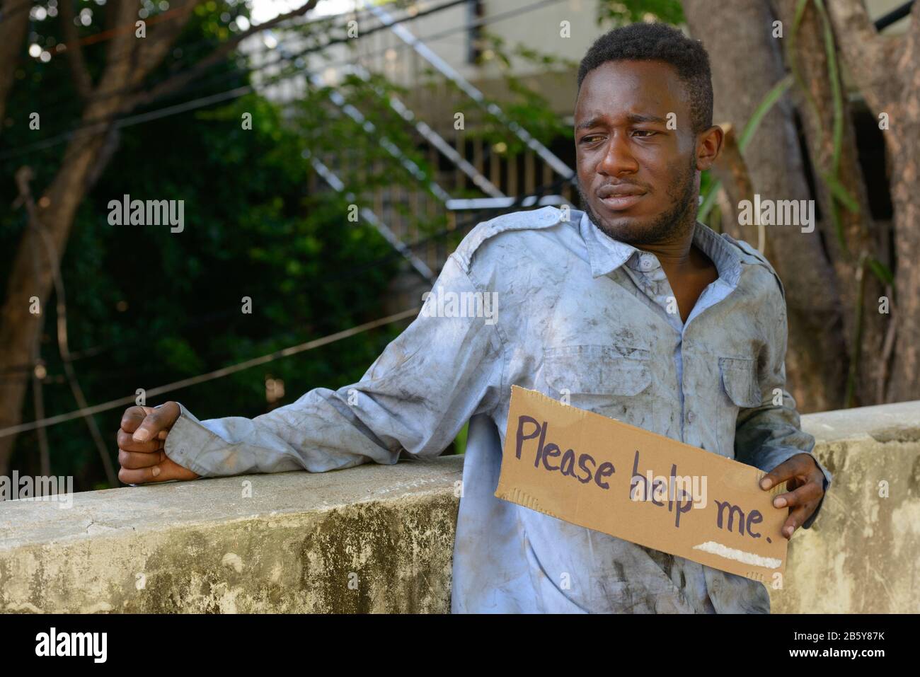 Black homeless person with sign hi-res stock photography and images - Alamy