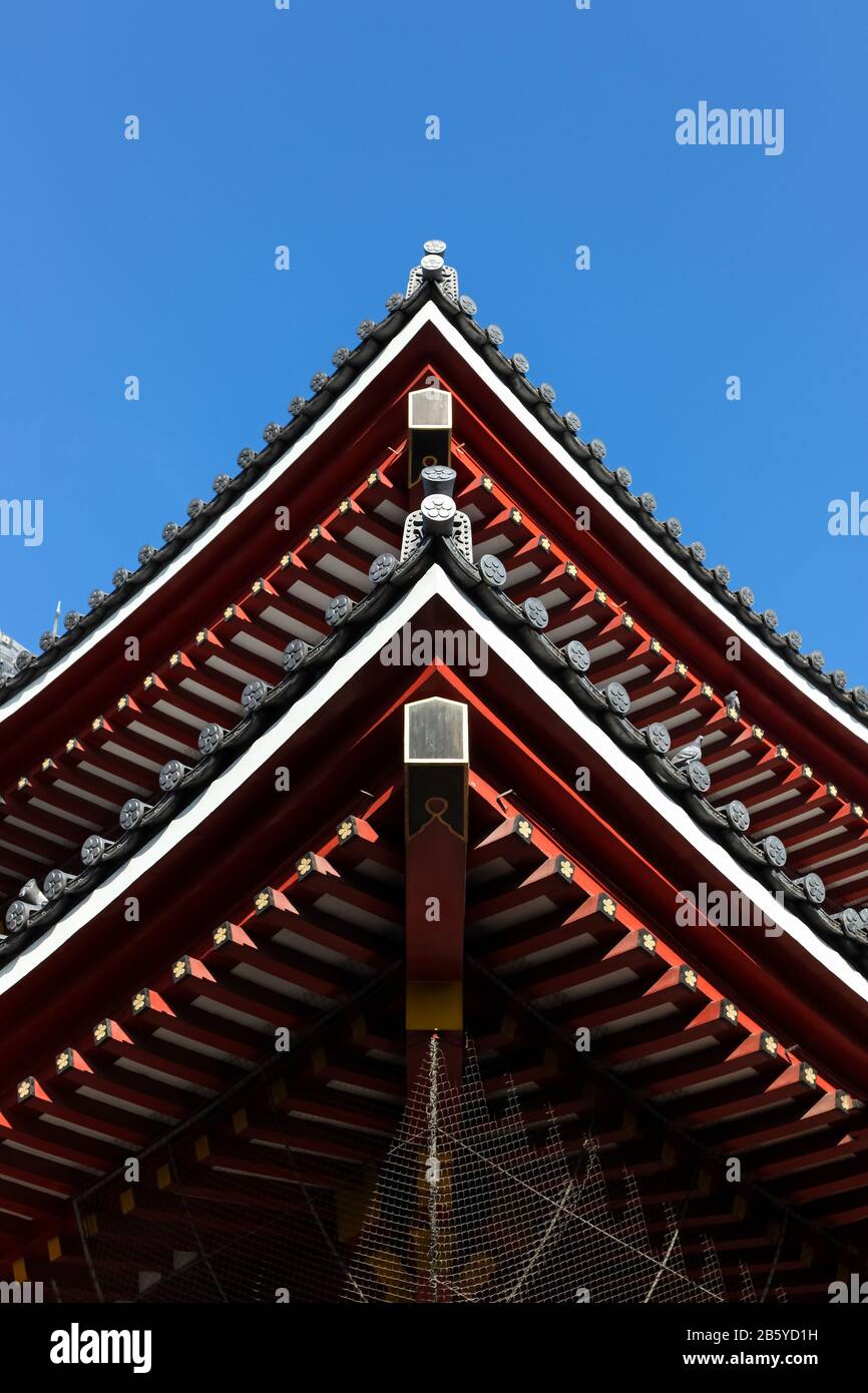 Japanese rooftop style hi-res stock photography and images - Alamy