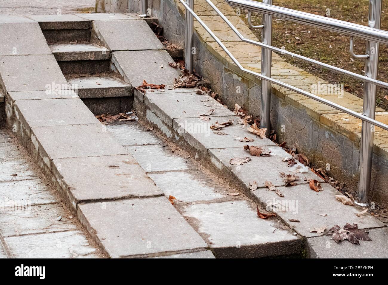 Step ramp hi-res stock photography and images - Alamy