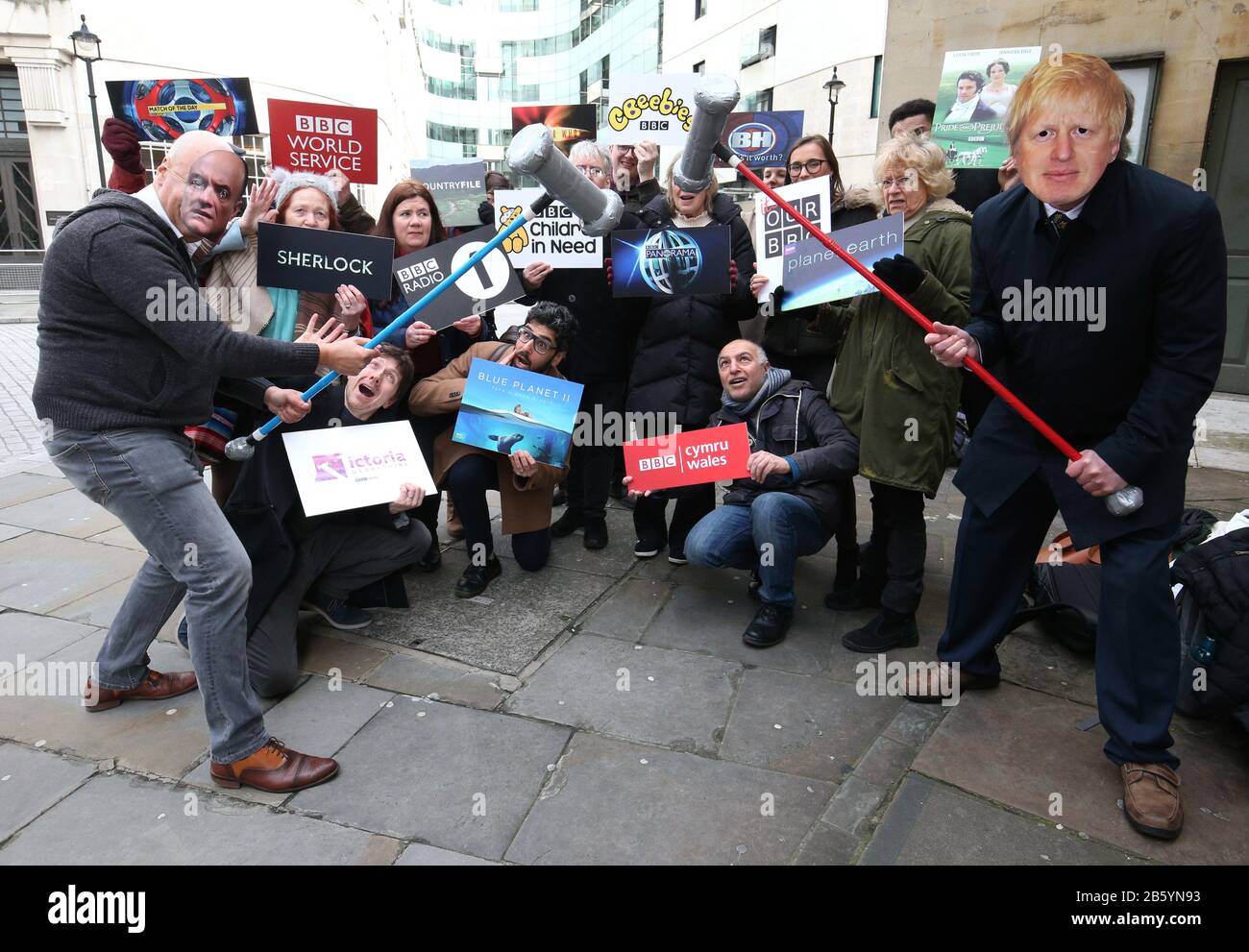 Dominic cummings outside his house hi-res stock photography and images ...