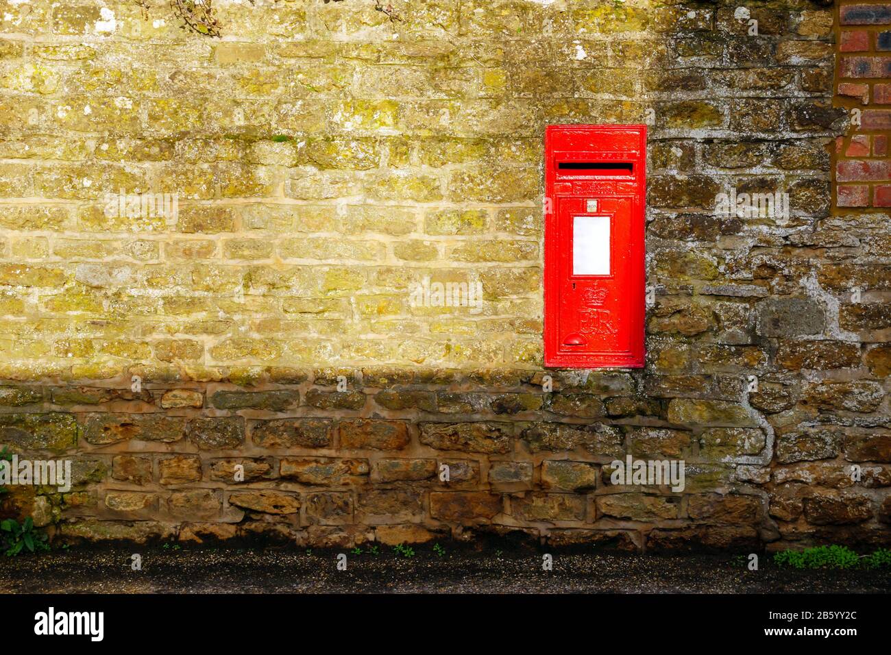 English postbox in stone wall hi-res stock photography and images - Alamy