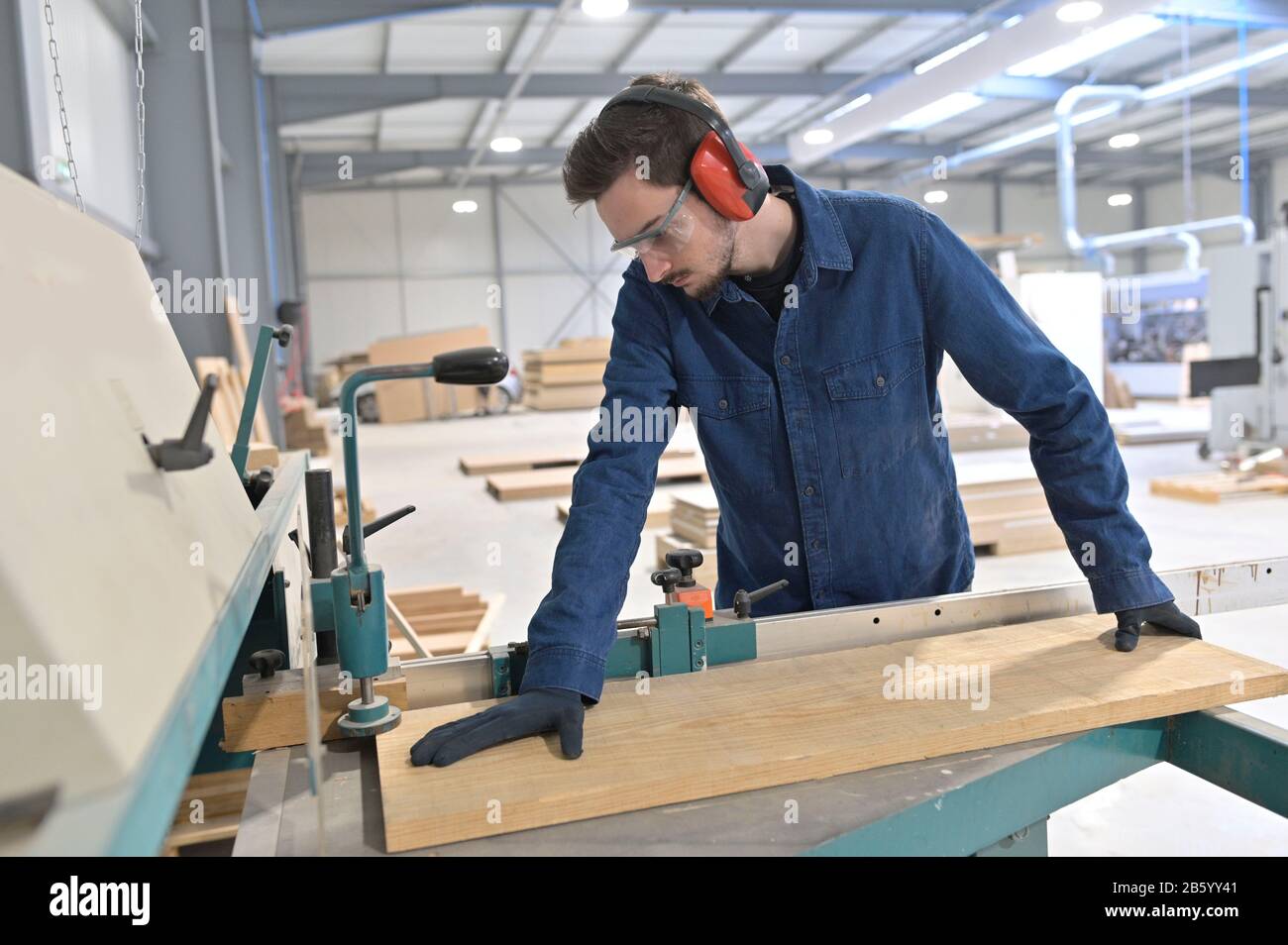 Apprentice joiner hi-res stock photography and images - Alamy