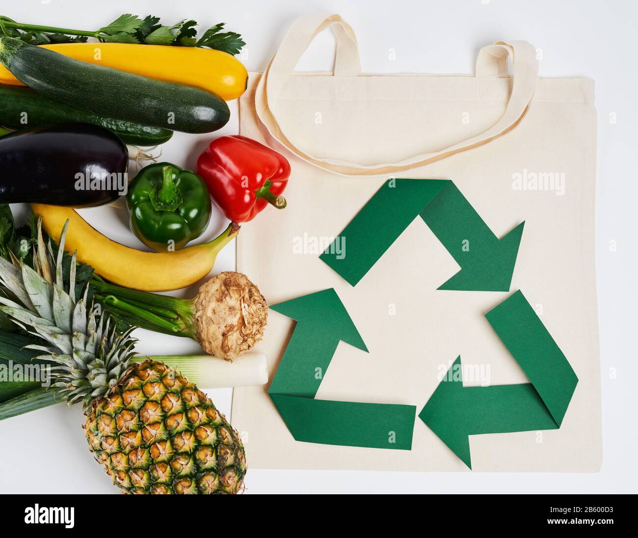 Reusable bag of vegetable and fruit Stock Photo - Alamy