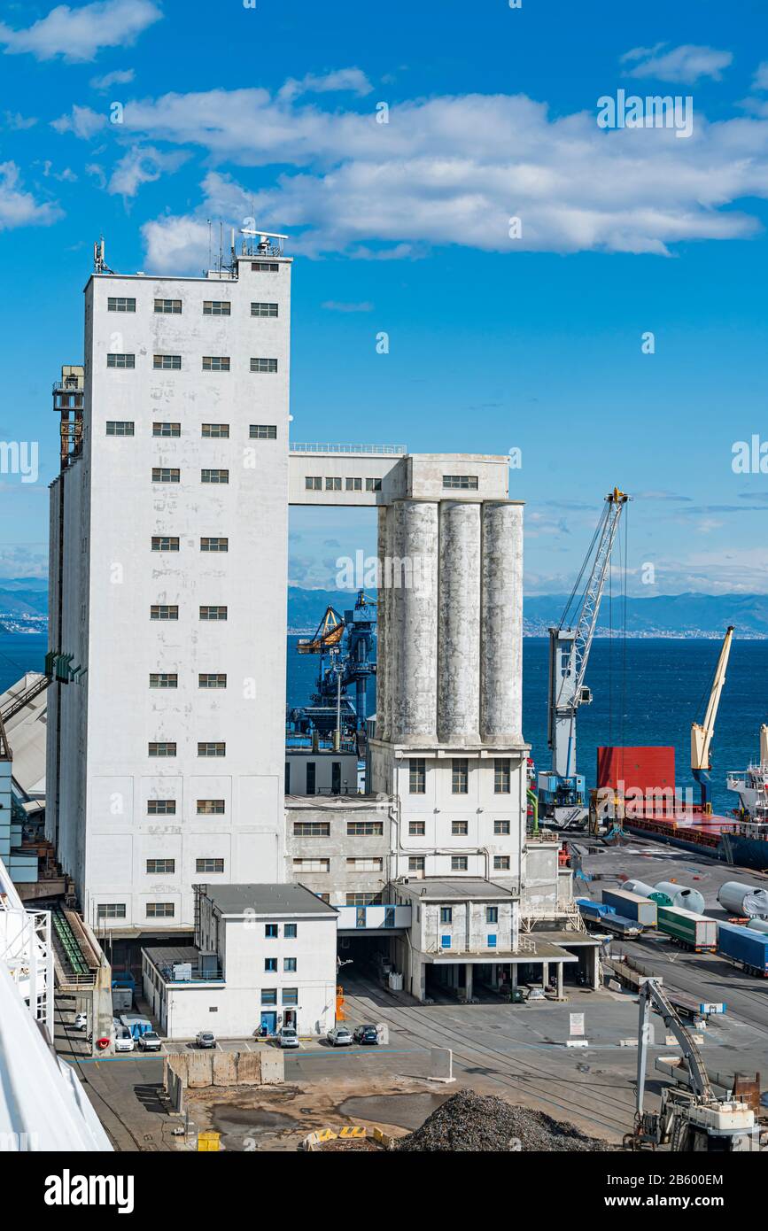 Coal storage towers hi-res stock photography and images - Alamy