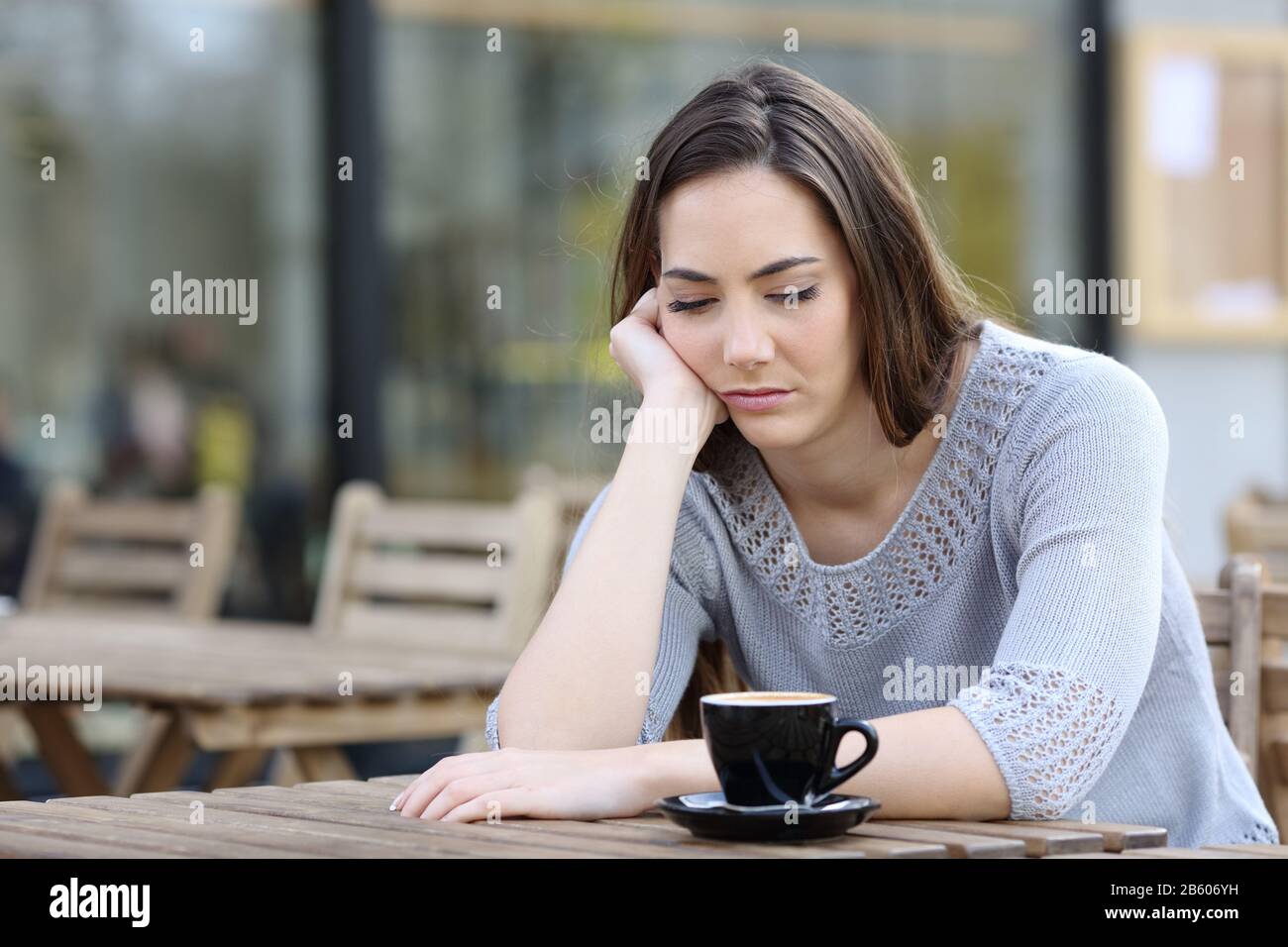 Teenage girl looking upset confused hi-res stock photography and images ...