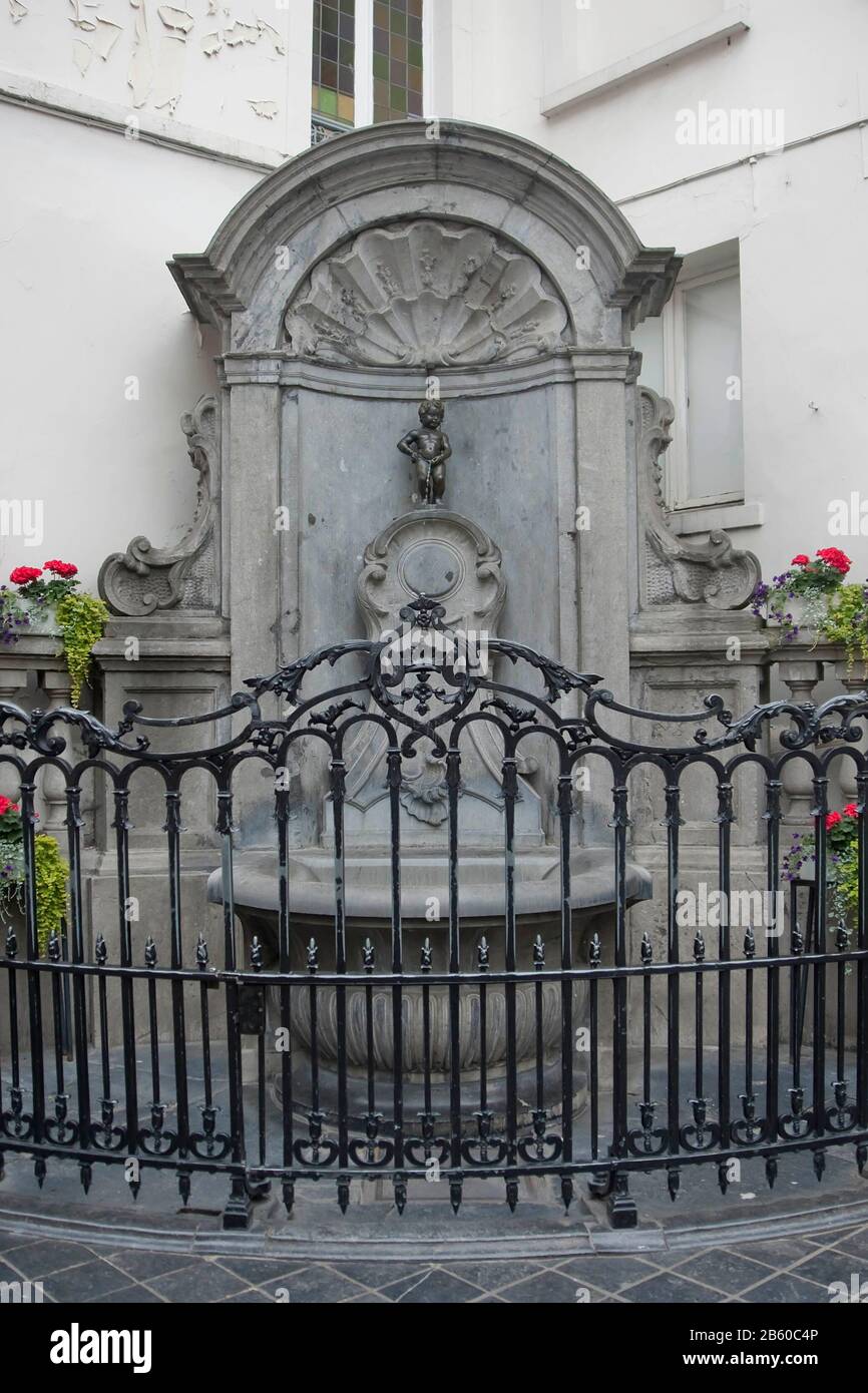 Belgium, Brussels, Famous statue Manneken Pis (Little man Pee) Photo ...