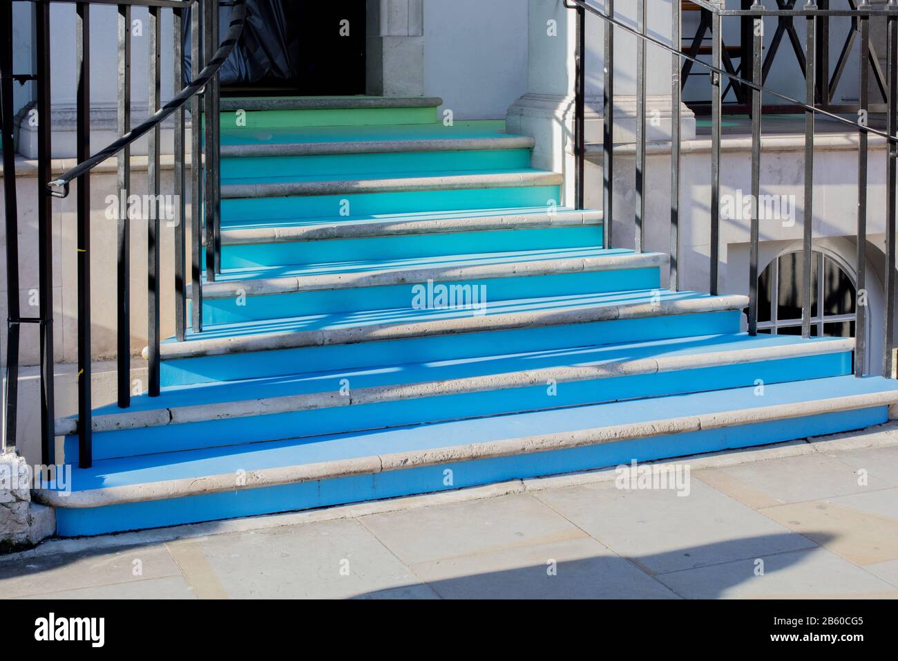 Covent garden piazza entrance hi-res stock photography and images - Alamy