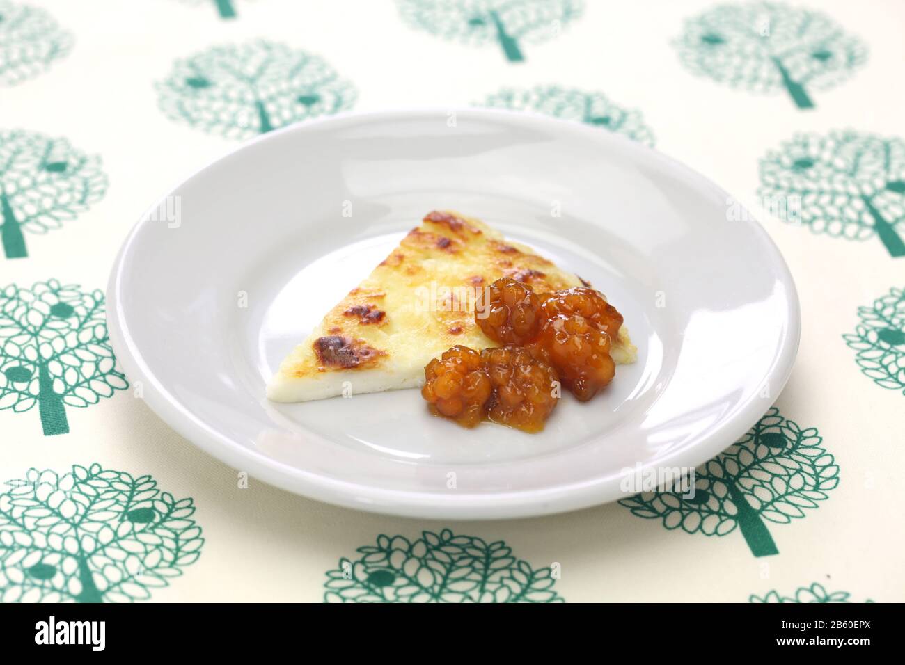 homemade finnish squeaky cheese (leipajuusto) with cloudberry jam ...