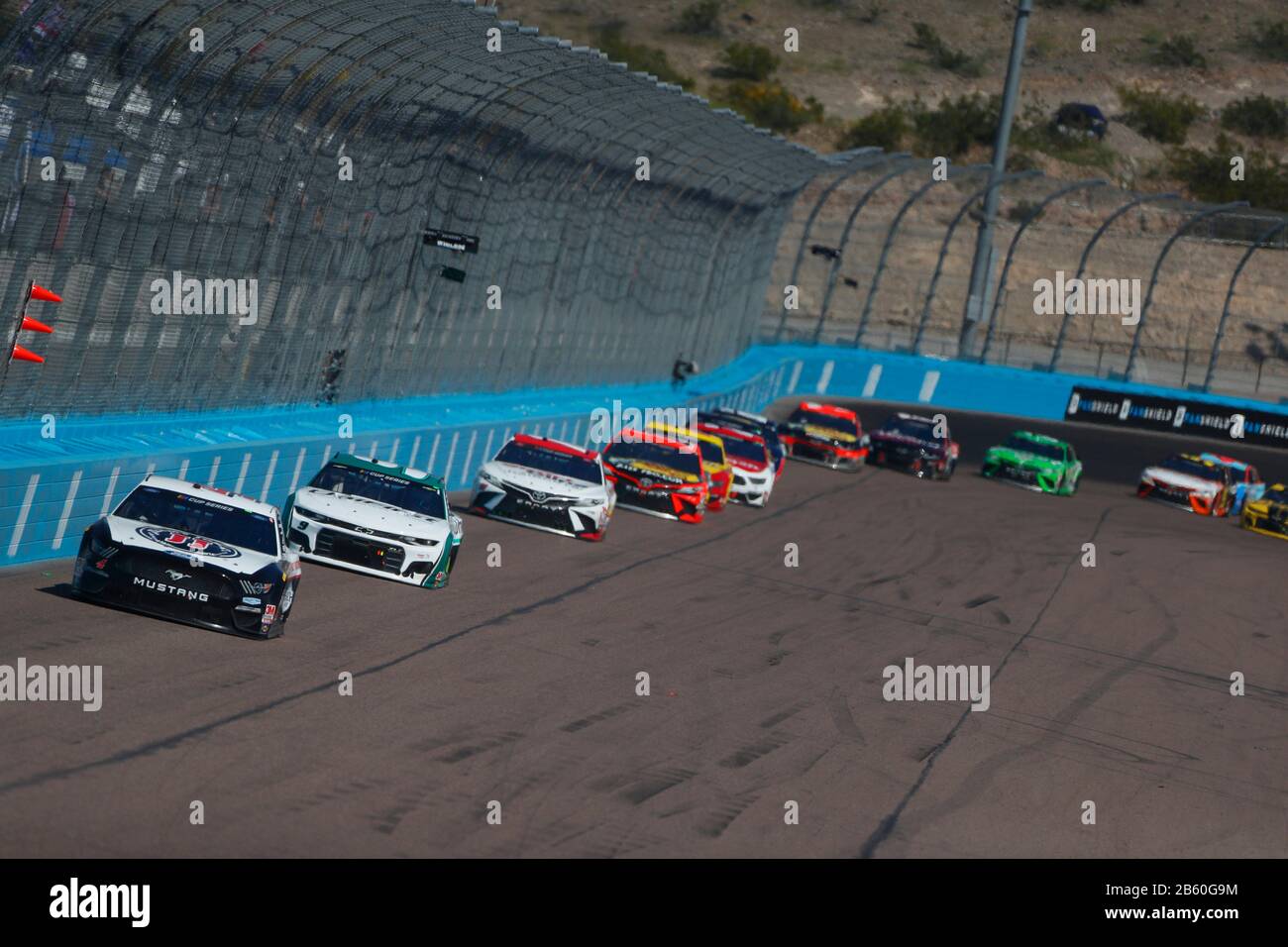 Avondale, Arizona, USA. 8th Mar, 2020. Kevin Harvick (4) races for the ...