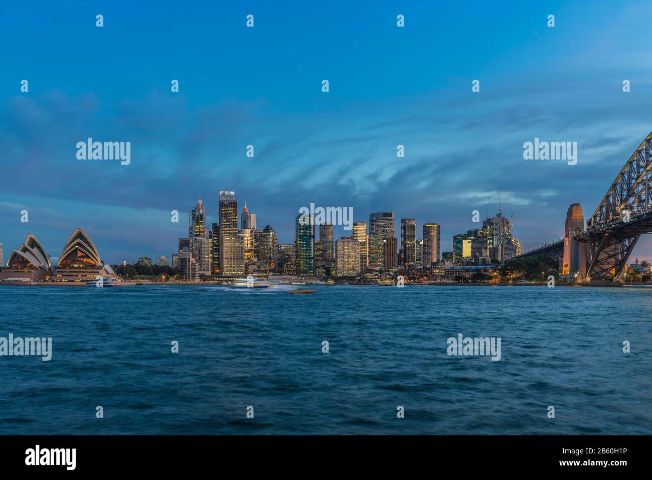Sydney opera house bridge blue sky hi-res stock photography and images ...