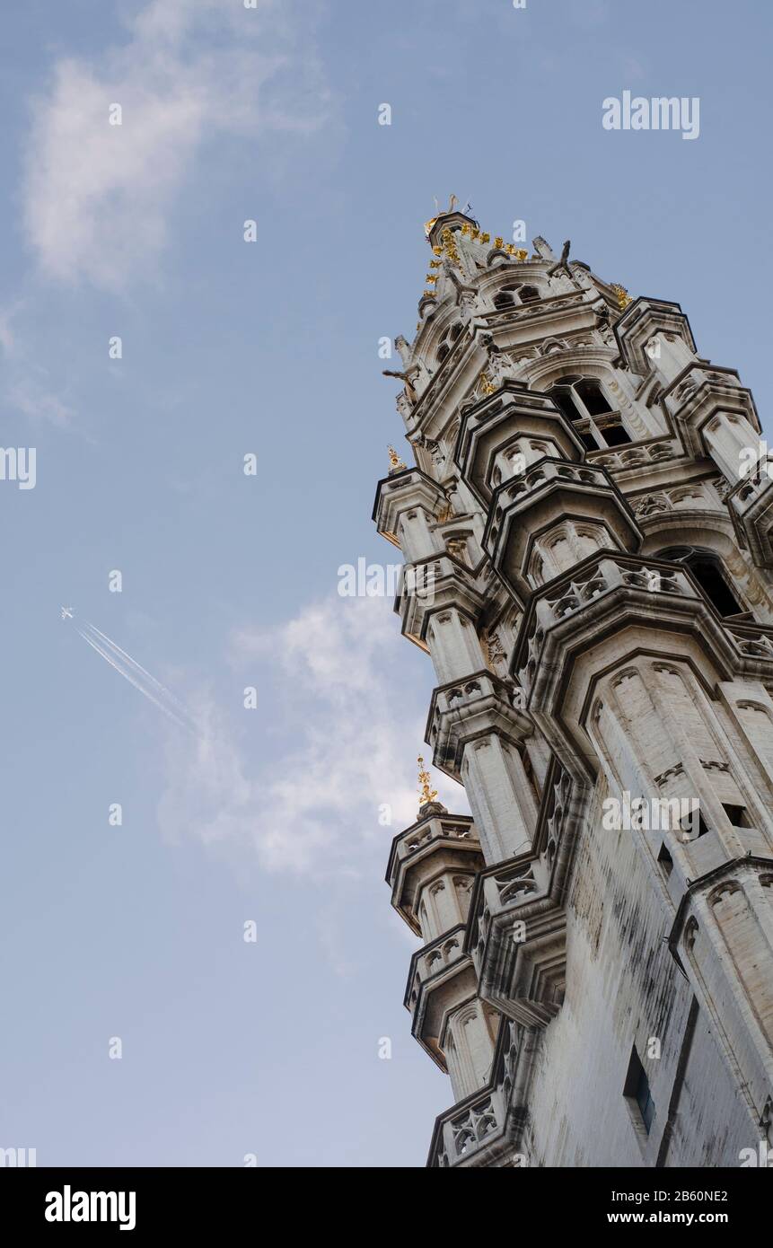 Gold massive tower hi-res stock photography and images - Alamy