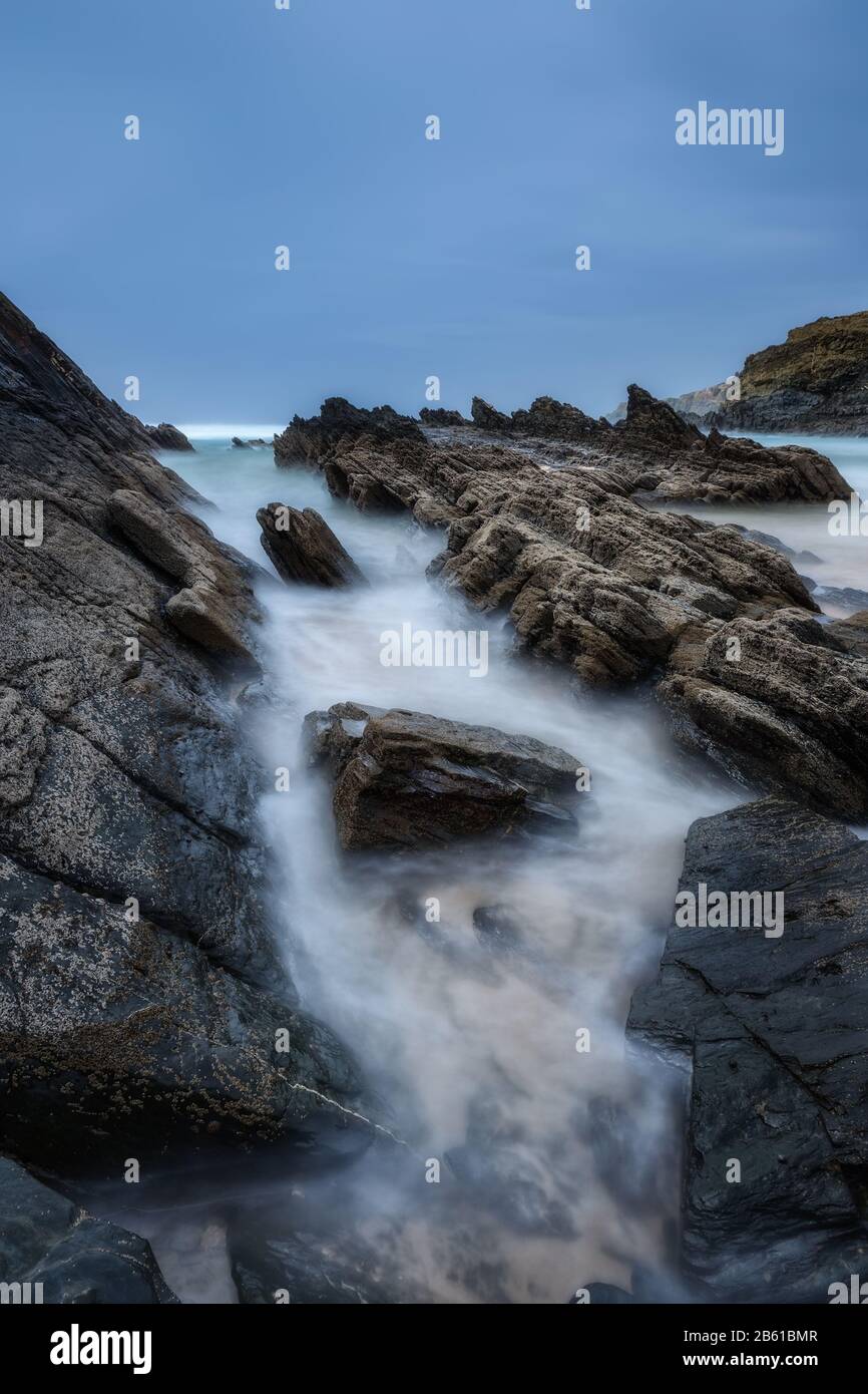 White washed rocks texture hi-res stock photography and images - Alamy